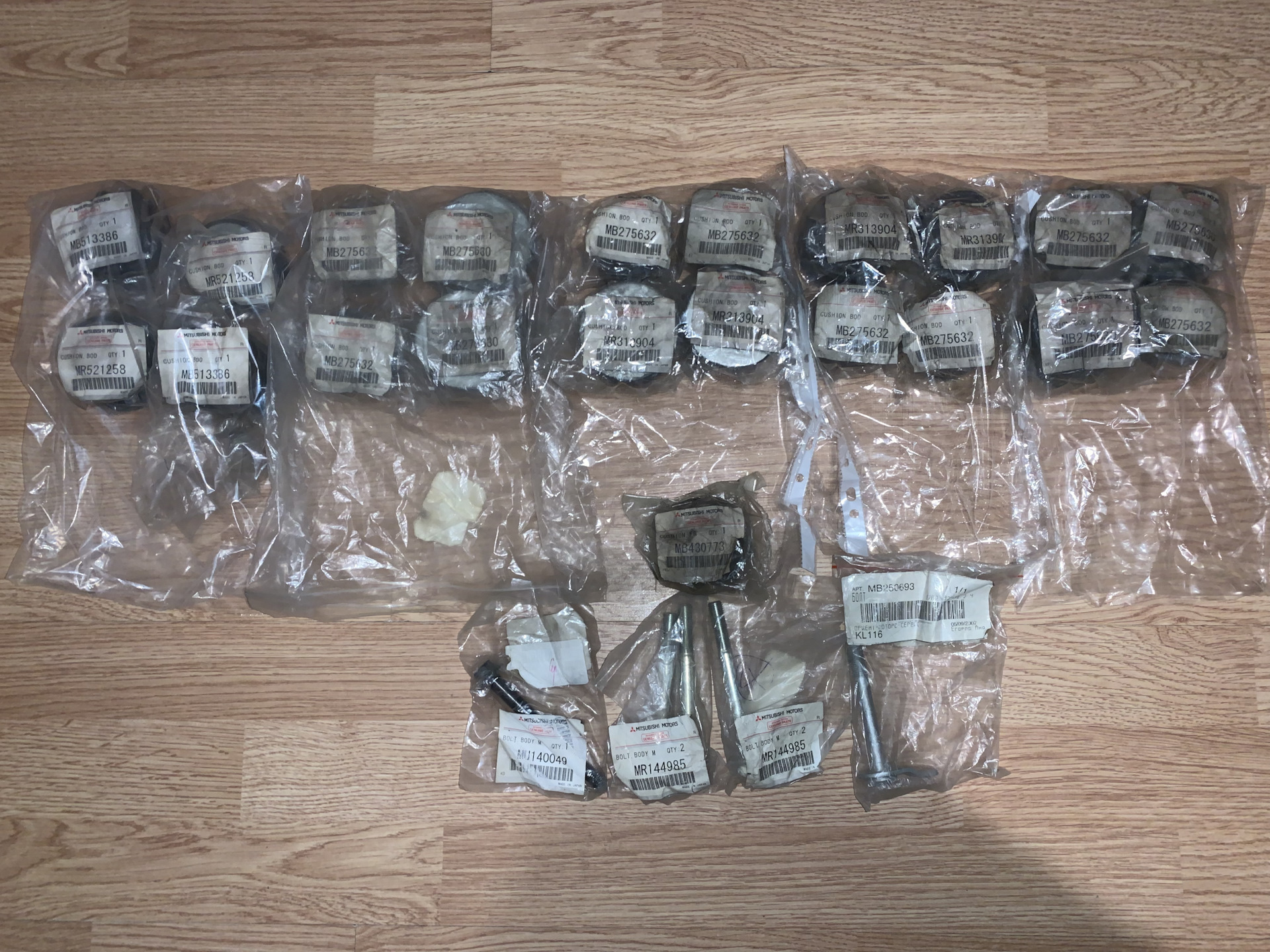 Подушки оригинал кузов/рама — Mitsubishi Pajero Sport (1G), 2,5 л, 2005 ...