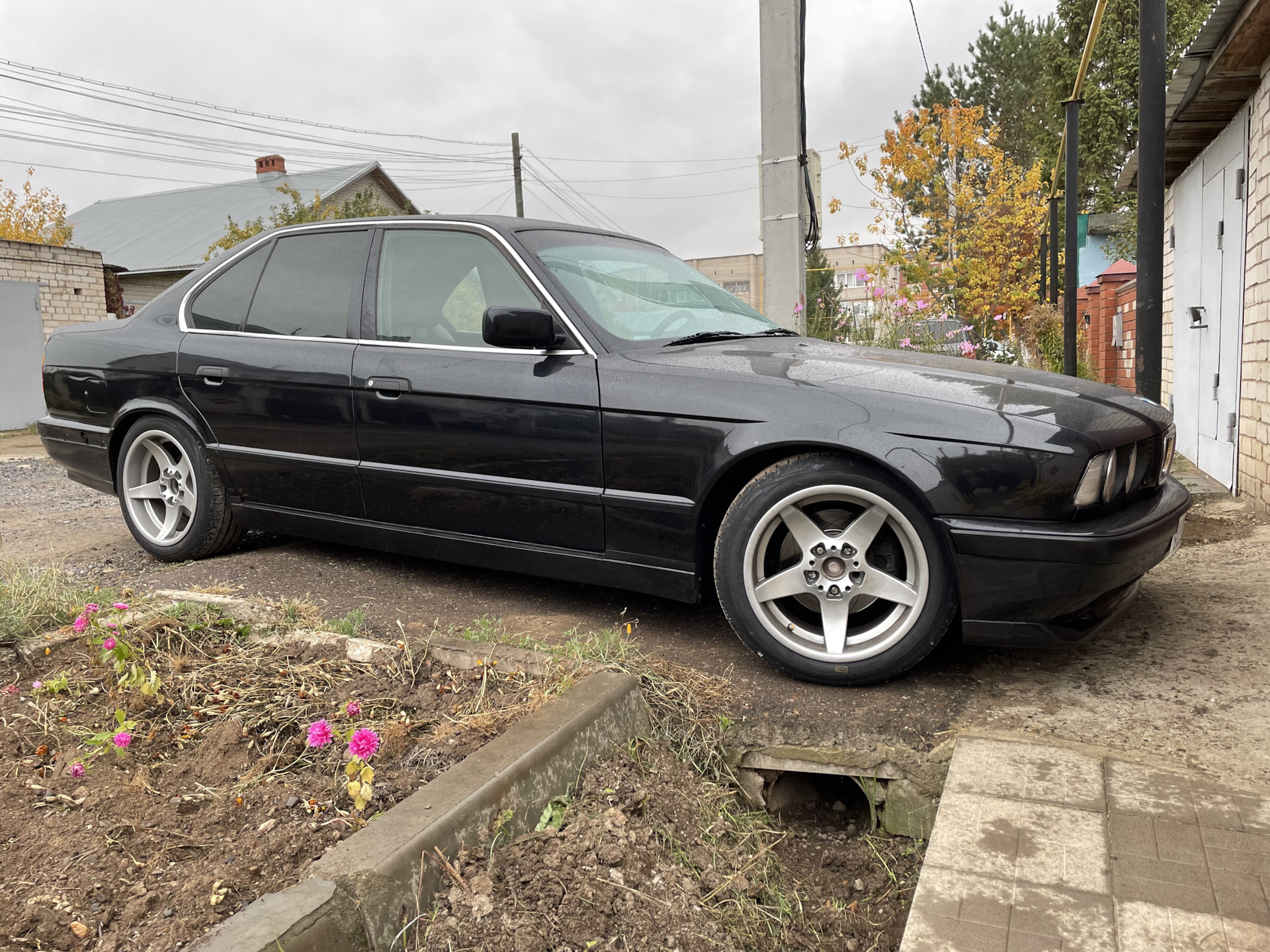 Rondell 0021. Культовые бананы. — BMW 5 series (E34), 2,5 л, 1994 года ...