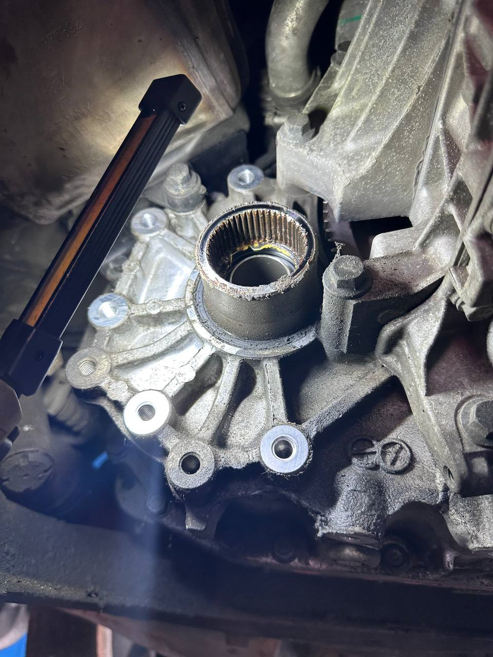 Обслуживание и замена жидкостей в угловой, АКПП, заднем мосту. Чистка и ...