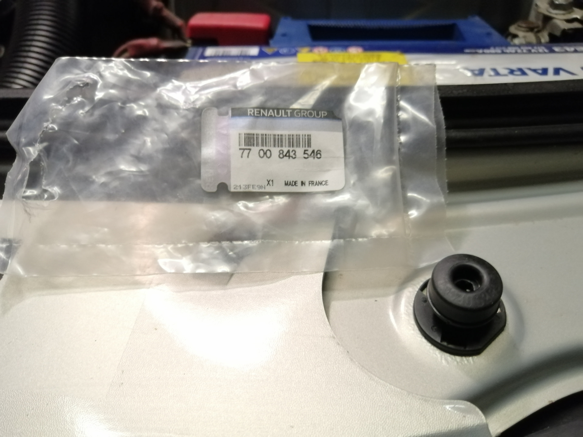 Замена термостата, расширительного бачка и двух патрубков — Renault ...