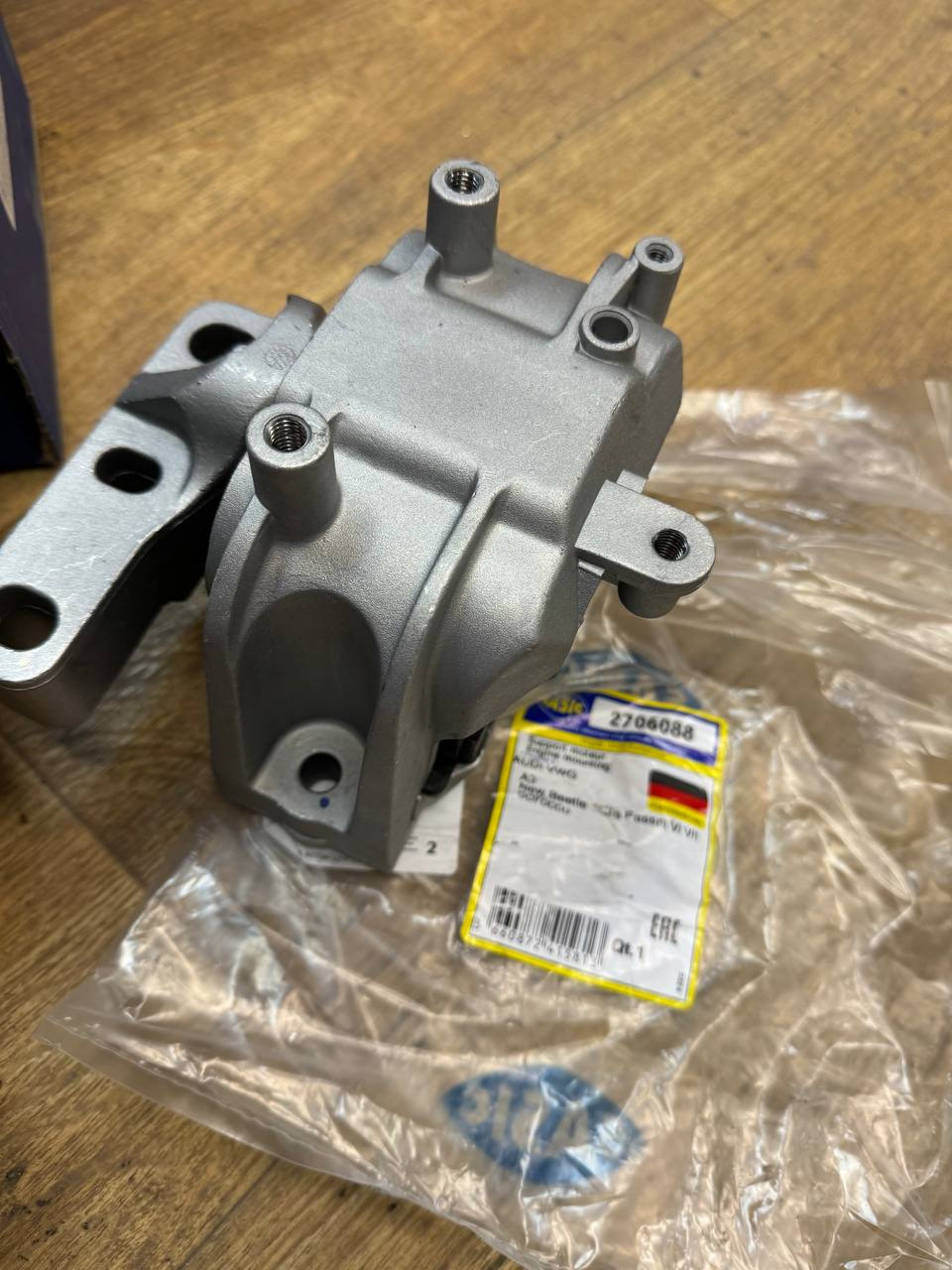 Опоры двигателя и КПП, натяжитель ПК Ремня — замена — Volkswagen Passat ...