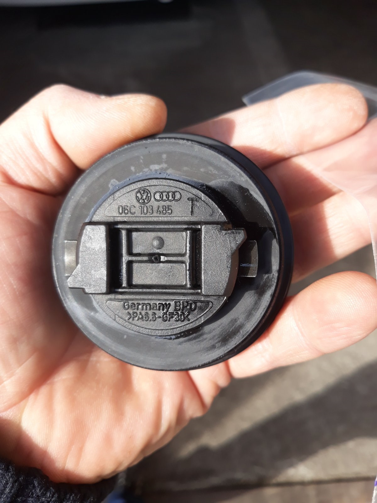 Прокладка крышки маслозаливной горловины 036115111B — Skoda Fabia Combi ...