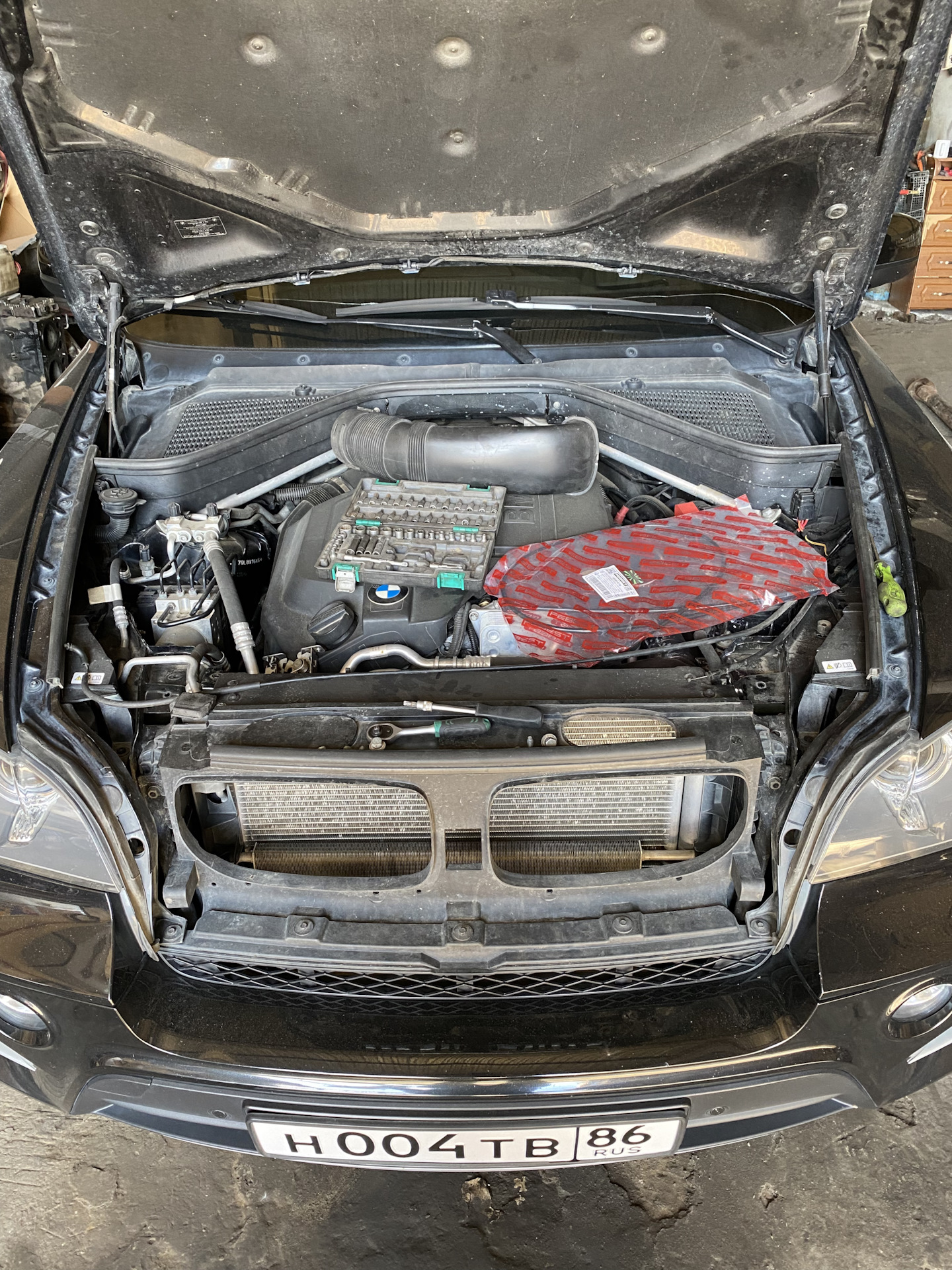 Замена троса капота — BMW X5 (E70), 3 л, 2011 года | просто так | DRIVE2