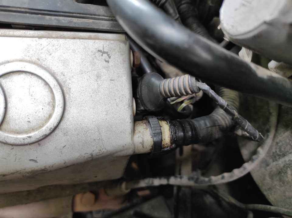 Замена датчика Холла G40 (датчика положения распредвала). — Audi A6 (C4 ...