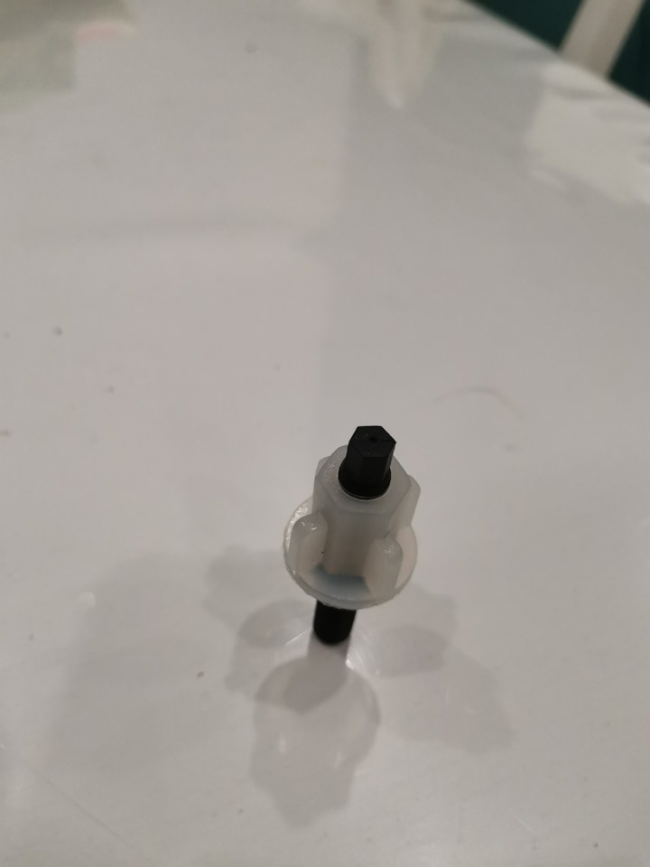 Винт с буртиком WHT000260 Зажимная гайка WHT000264 на Skoda Octavia A5 ...