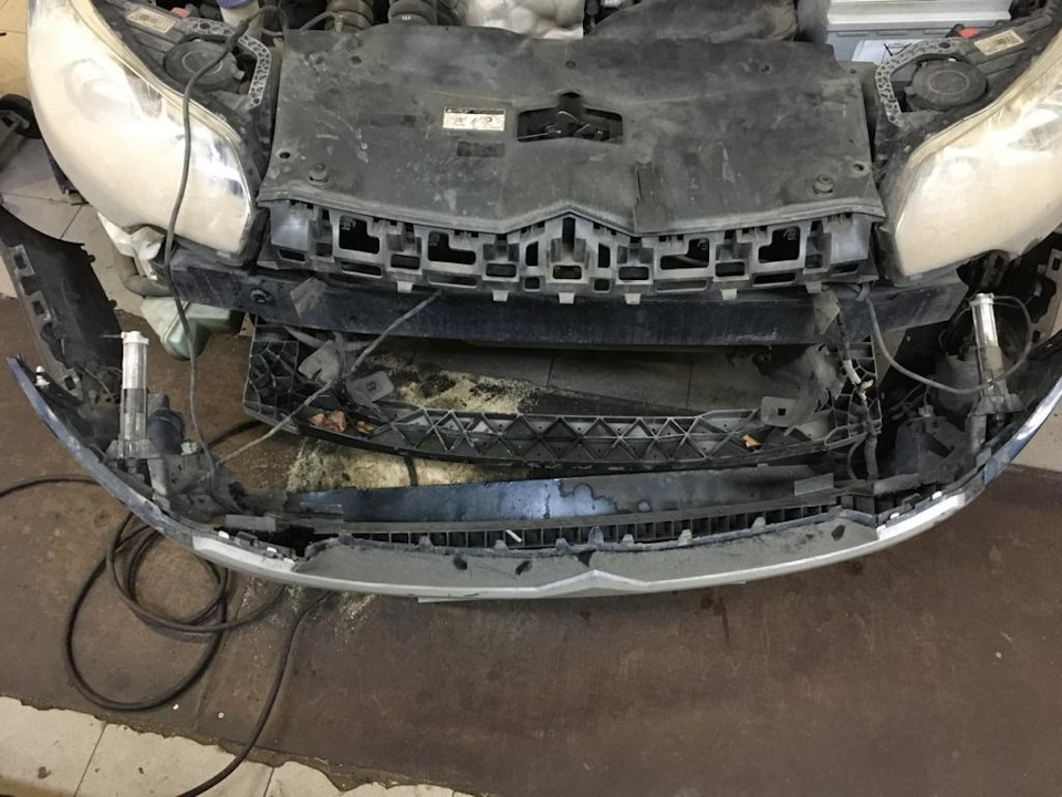 CITROEN C5 (X7) · Узлы · ОМЫВАТЕЛЬ ФАР — БАЧОК — НАСОС — 6439 H8 ...