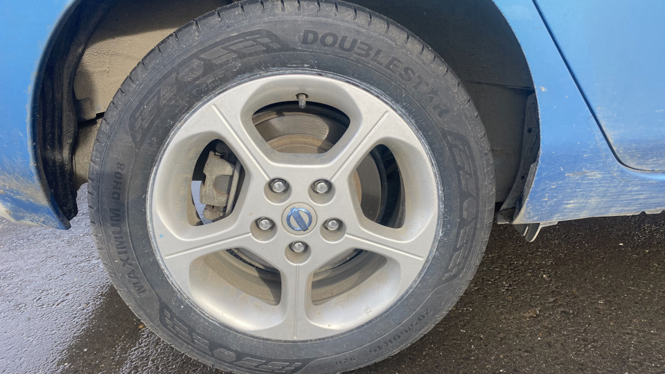 Переобулся в лето DoubleStar DH08 205/60 R16 — Nissan Leaf (1G), 2012 ...