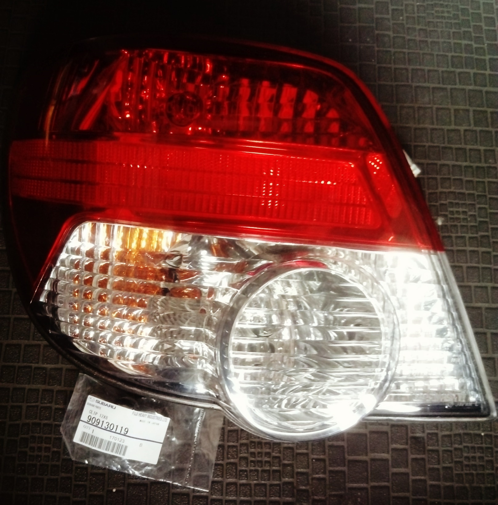 Замена Заднего Фонаря — Subaru Impreza (GD/GG), 1,5 л, 2002 года ...