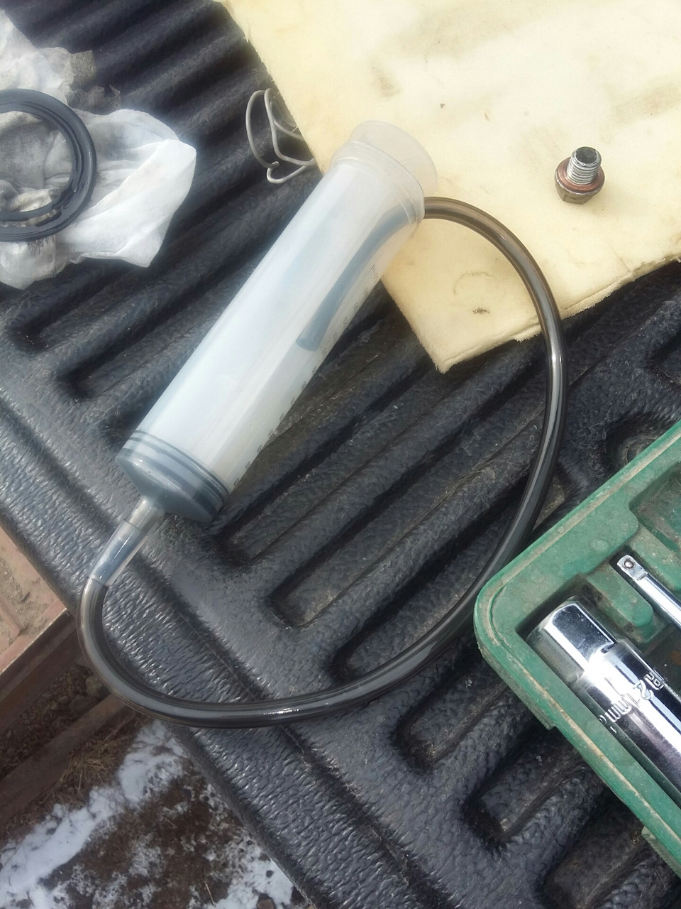 Замена масла. Снова ЛУКОЙЛ Genesis Armortech 5W-40. Съемник масляного ...