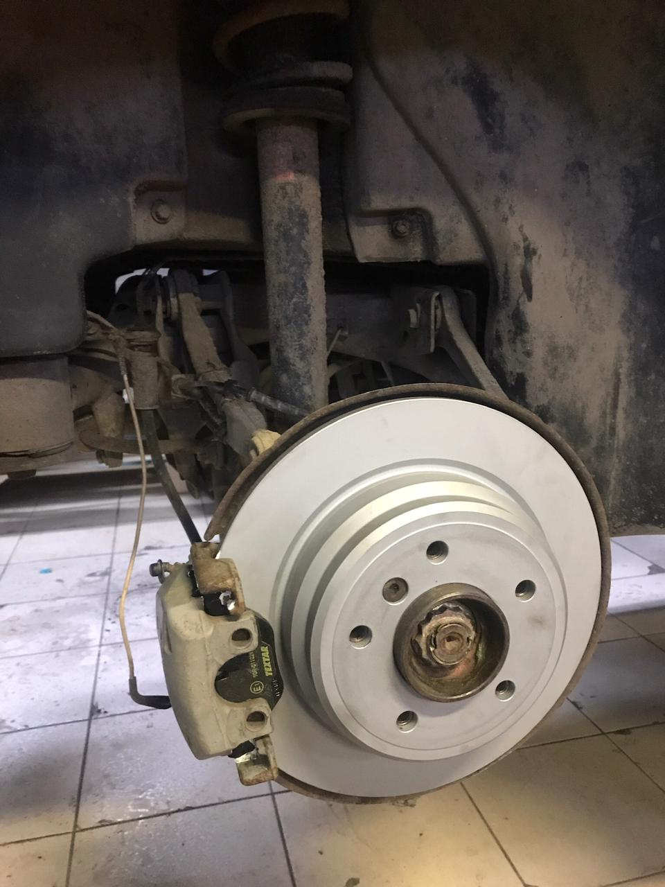 Обслуживание тормозной системы и замена стоек М-ТЕХ — BMW 5 series (E39 ...