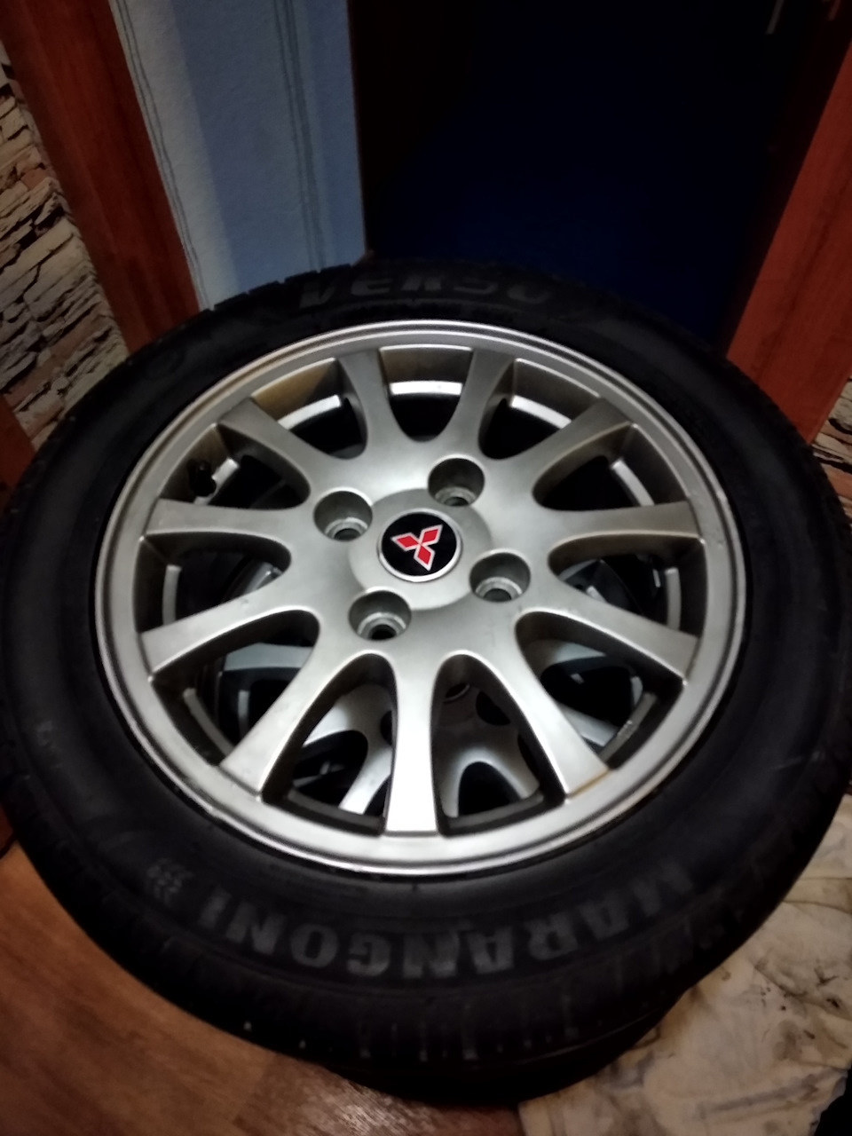 Литые диски с mitsubishi (R15, 4/114.3, et46, dia 67.1, 6j) и резина ...
