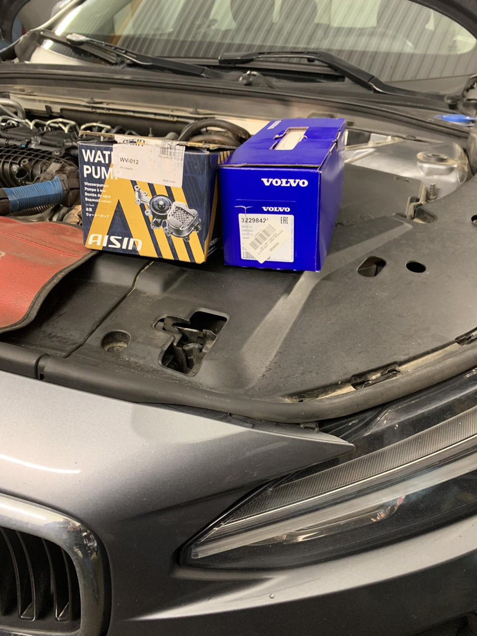 Замена комплекта ГРМ и помпы. — Volvo V90 (2G), 2 л, 2018 года ...