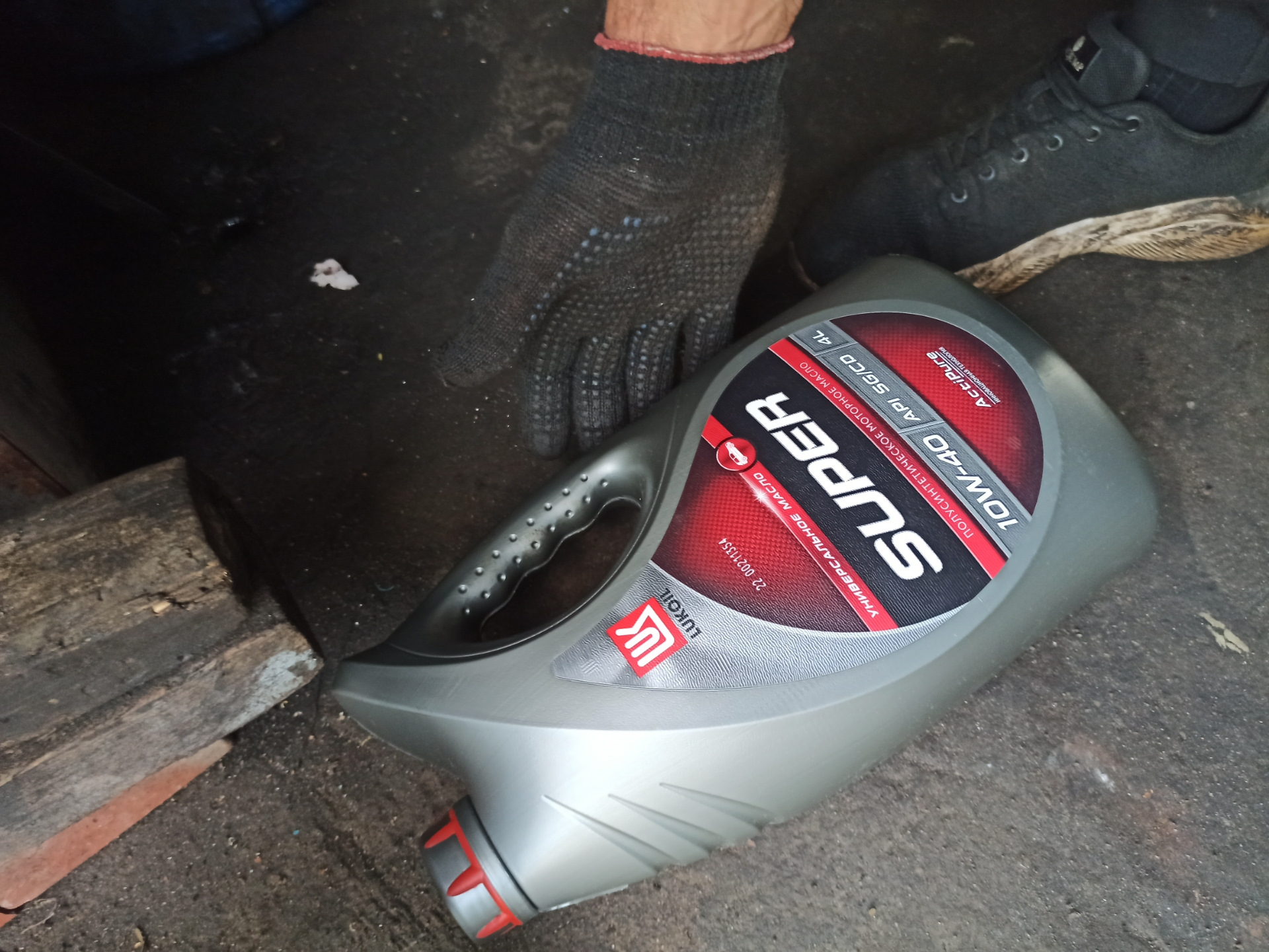 Замена моторного масла и магистральной тормозной трубки — Lada 21041, 1 ...