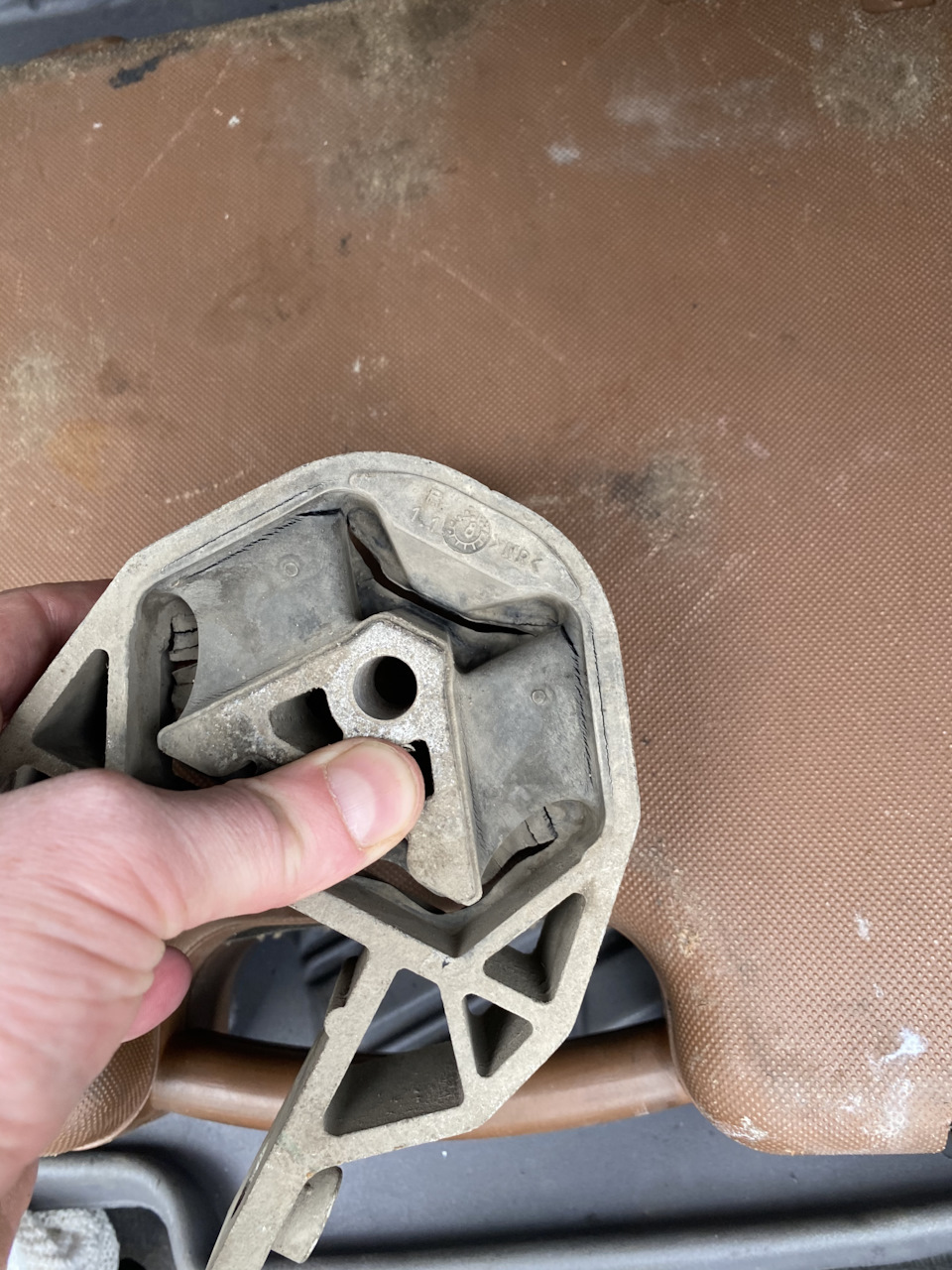 Три подушки) — Volvo S40 (2G), 2,4 л, 2008 года | своими руками | DRIVE2