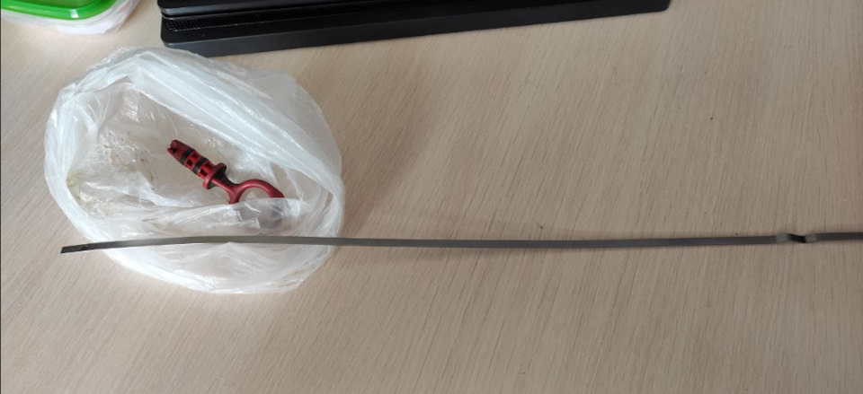 Разница между масляными щупами 8653597 и 9497557 — Volvo XC70 II, 2,5 л ...