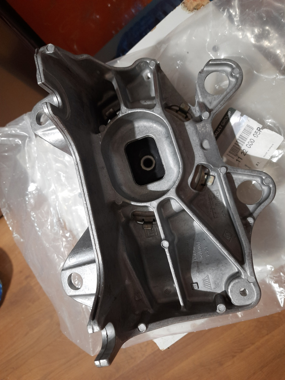 112200005R Опора л двс RENAULT | Запчасти на DRIVE2