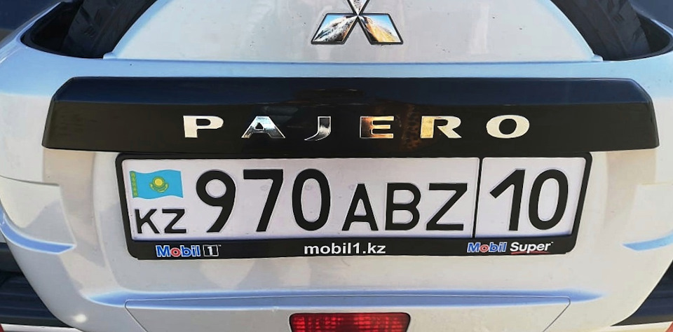 Замена накладки задней двери — Mitsubishi Pajero (4G), 3,8 л, 2007 года ...