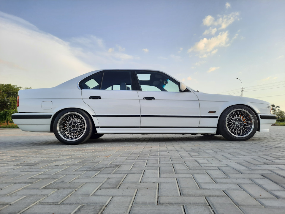 снова RIAL MESH — BMW 5 series (E34), 3 л, 1993 года | колёсные диски ...