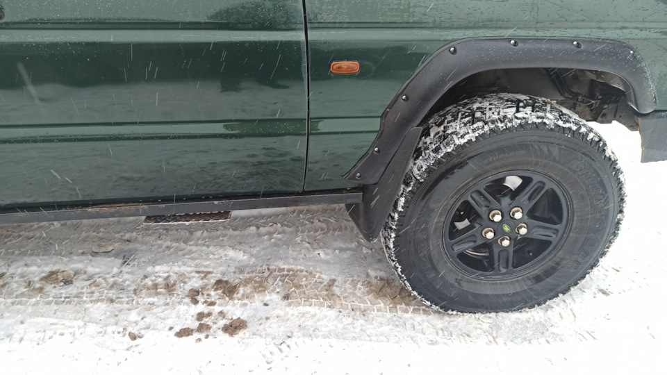 Установил спереди новые брызговики. — Land Rover Discovery II, 2,5 л ...