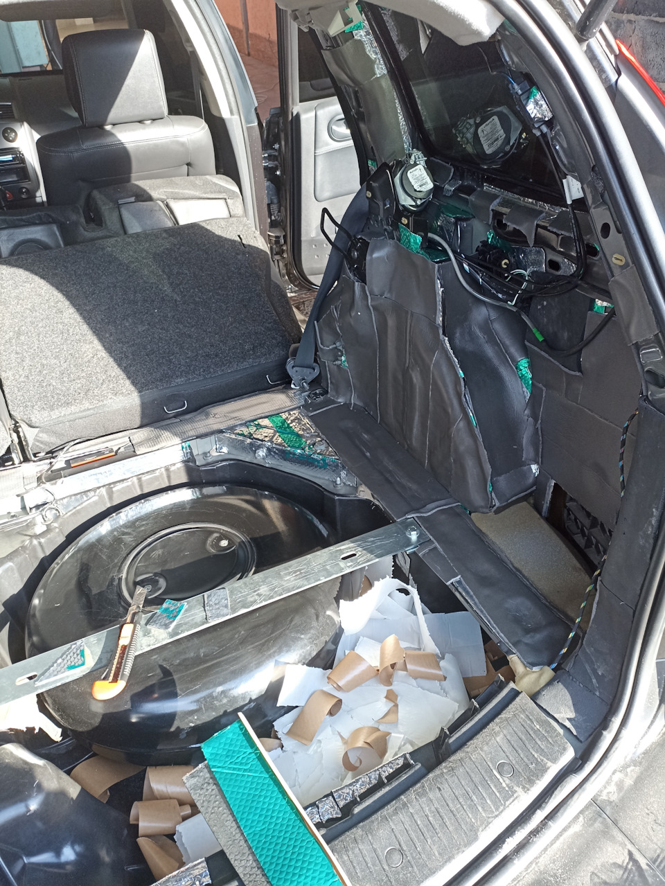 Слегка проклеил багажник — Renault Megane II, 2 л, 2008 года | своими ...