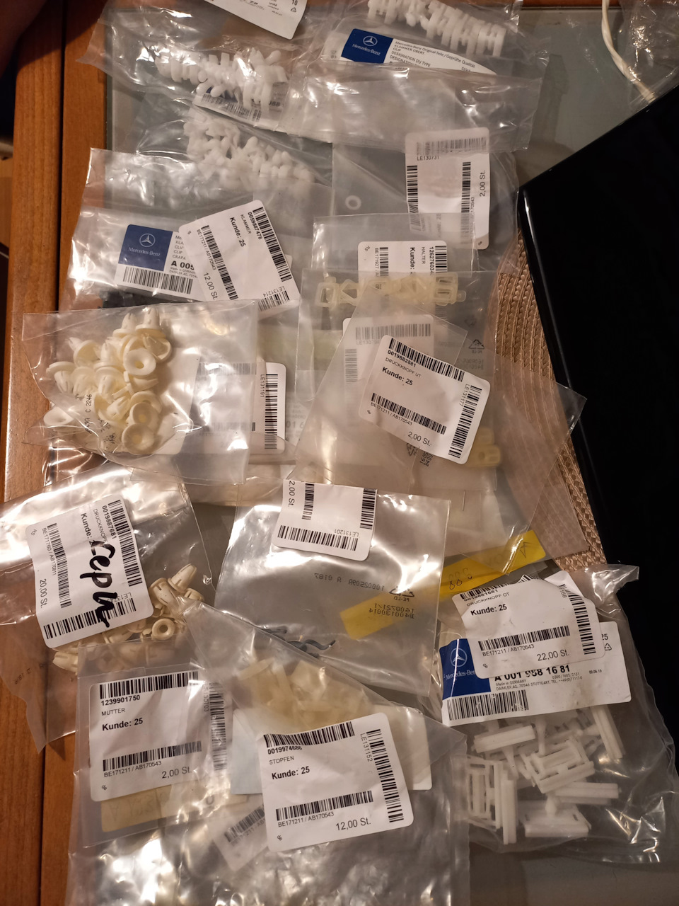 A1239901750 Гайка крепления накладки порога Mercedes | Запчасти на DRIVE2