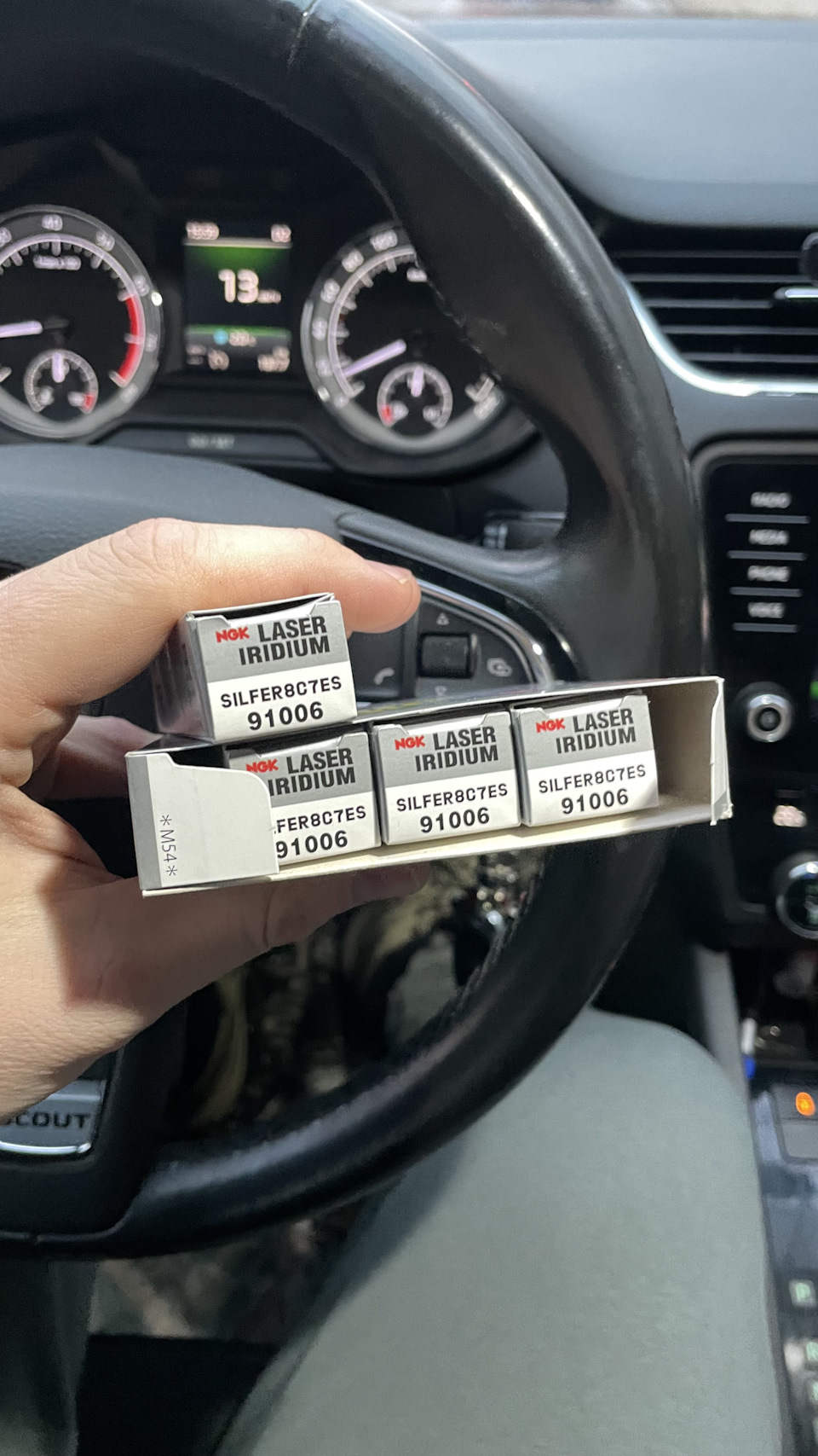 Свечи NGK 91006 они же RS6 — Skoda Octavia Scout A7 Mk3, 1,8 л, 2017 ...