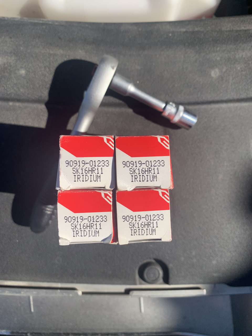 Замена свечей — Toyota Camry (XV50), 2,5 л, 2014 года | плановое ТО ...