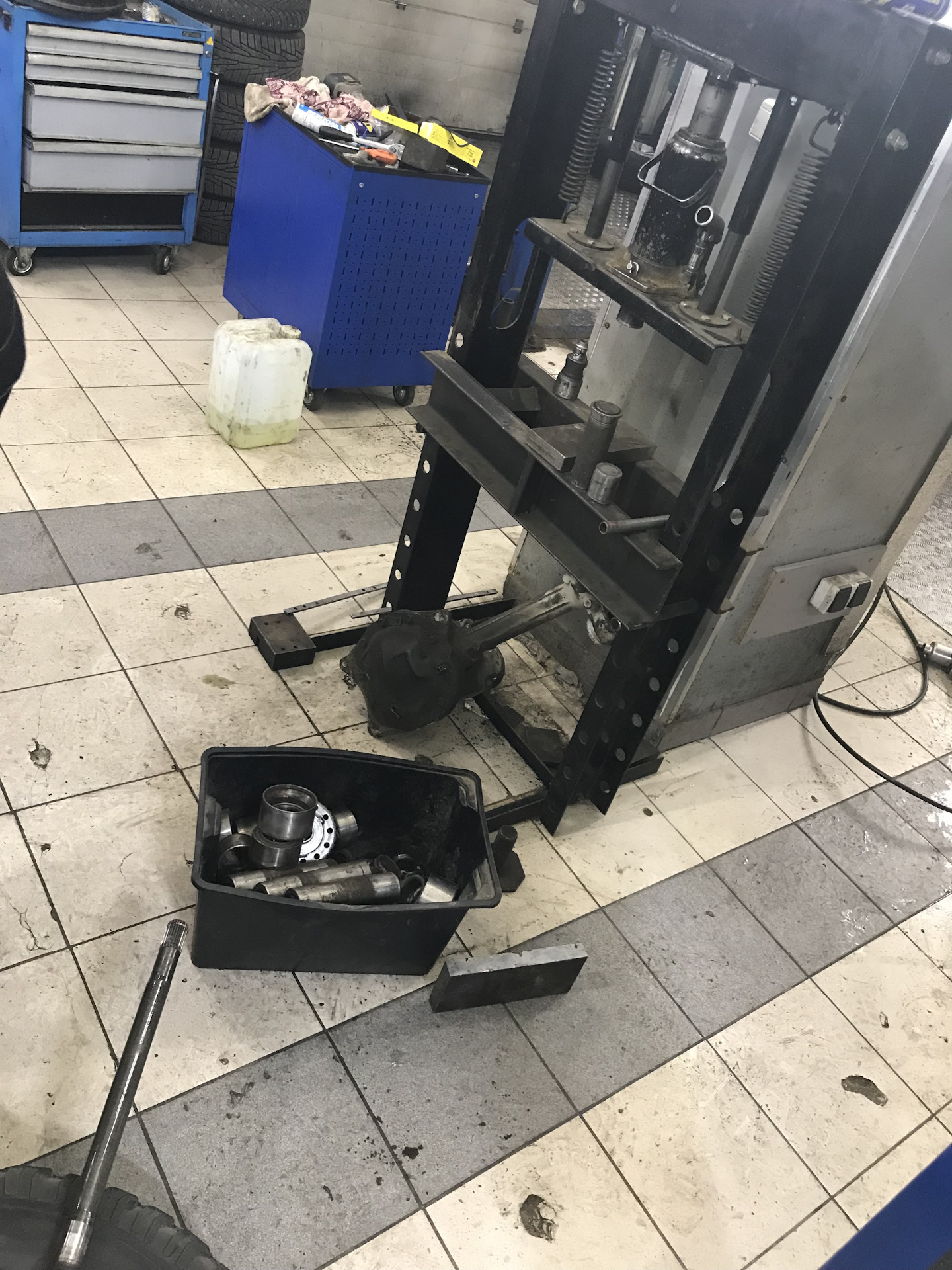 Подушки редуктора — Dodge Nitro, 3,7 л, 2007 года | визит на сервис ...