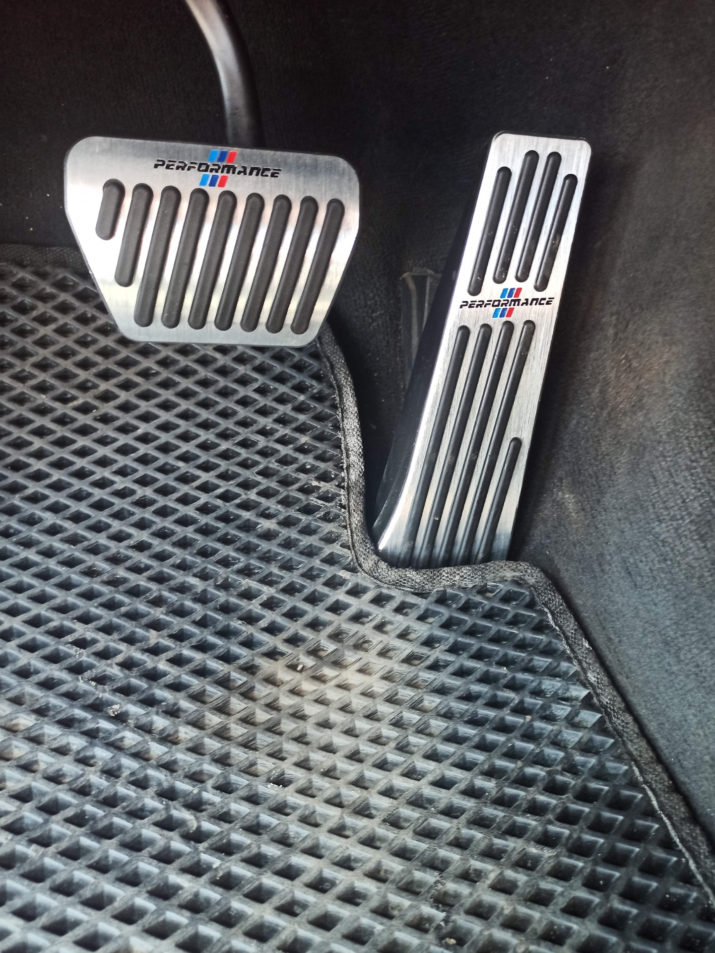 Накладки на педали 👍+крючок на подголовник — BMW X1 (E84), 2 л, 2013 ...