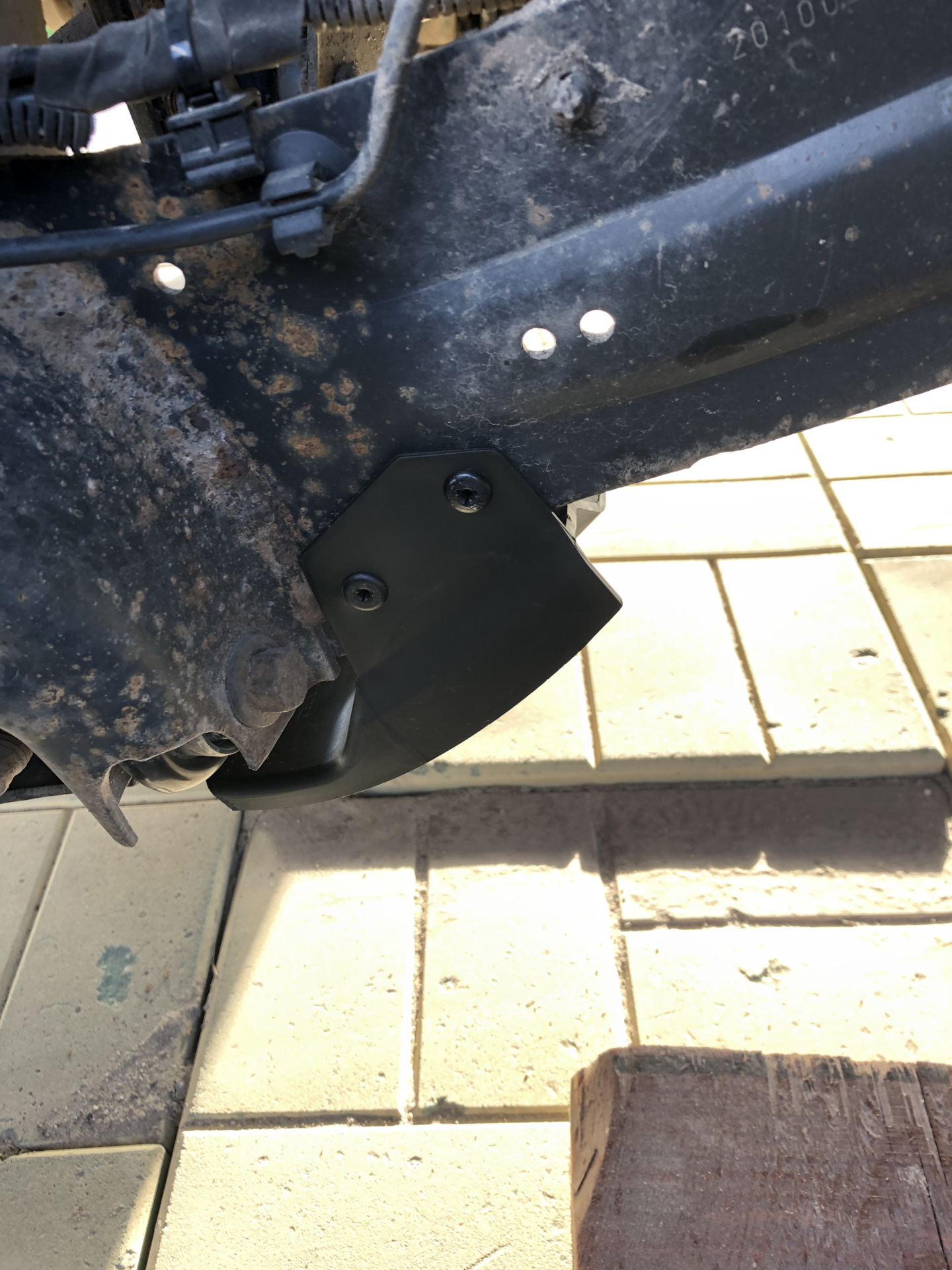 Задние аэродинамические щитки — Volvo XC70 III, 2,4 л, 2010 года ...