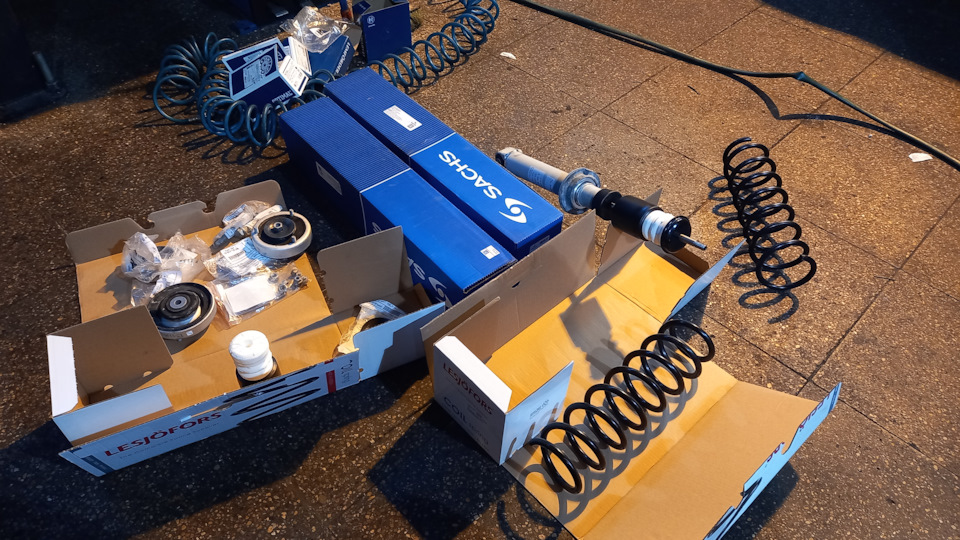 Замена задних амортов — BMW 5 series (E60), 3 л, 2004 года | визит на ...