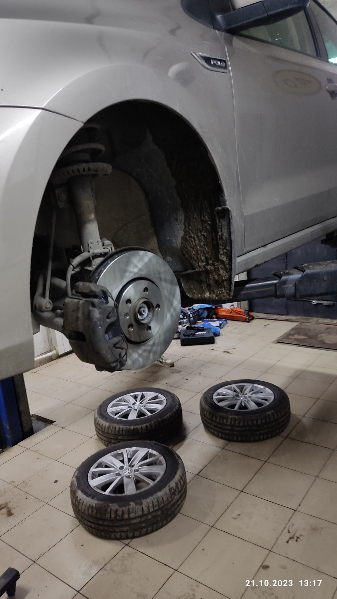 Передние тормоза + масло — Volkswagen Polo Sedan, 1,6 л, 2016 года ...
