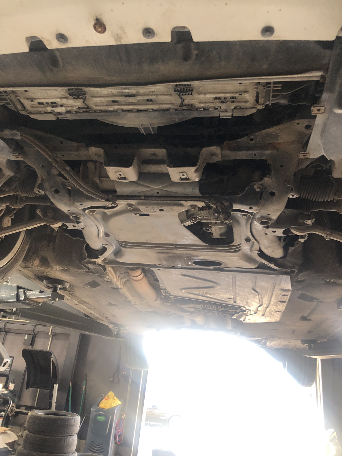 Замена ремкомплекта упора EPS — BMW 3 series (F30), 2 л, 2013 года ...