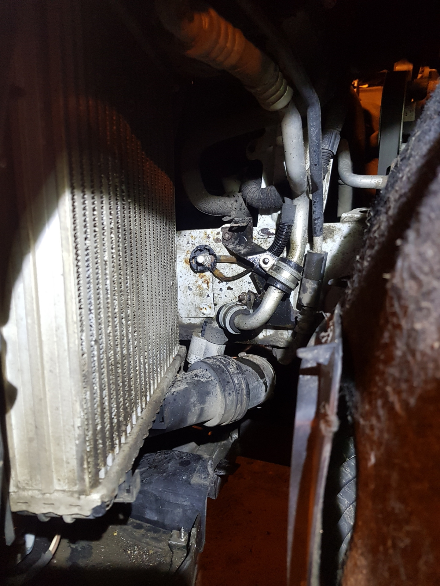 Замена трубки кондиционера — Audi Q7 (1G), 3 л, 2012 года | своими ...