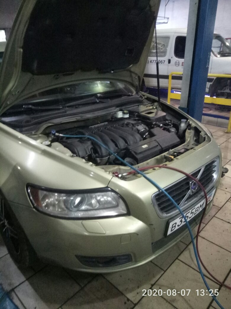 Заправка кондиционера после ремонта радиатора на Volvo V50 2.4 — Volvo V50, 2,4 л, 2008 года ...