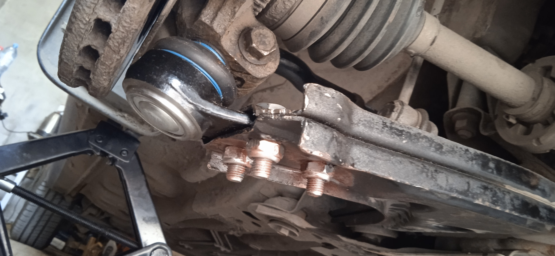 Замена шаровой опоры — Chevrolet Lacetti 5D, 1,4 л, 2007 года | своими ...