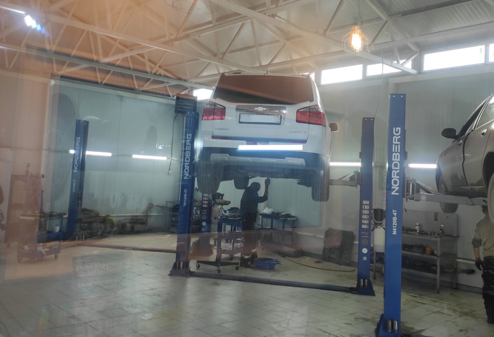 ТО — замена масла ДВС, масла МКПП и устранение течи корпуса термостата ...