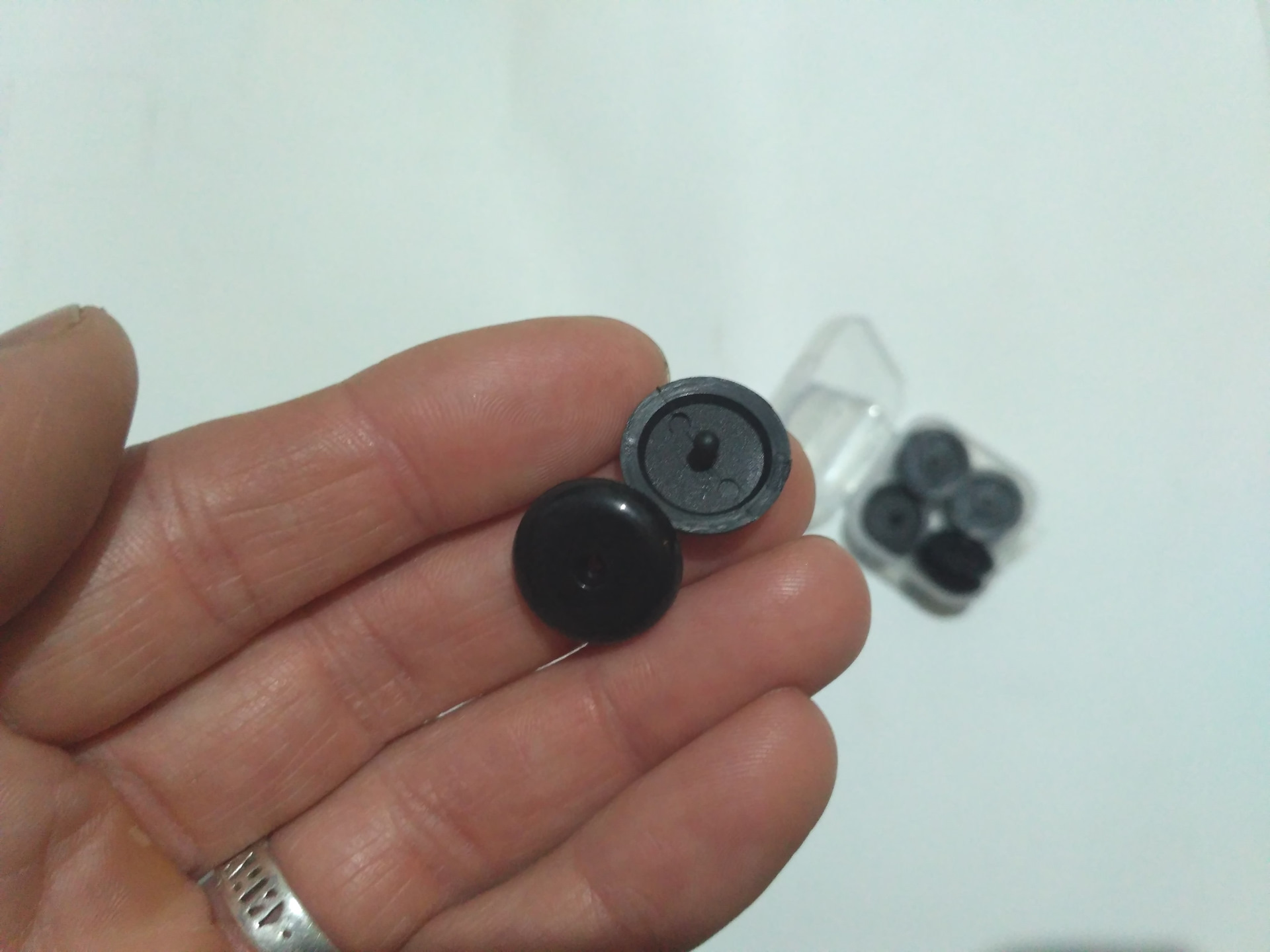 Клипса — фиксатор защелки ремня безопасности — Mitsubishi Outlander (1G ...