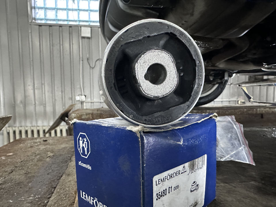 22. Замена сайлентов нижних рычагов и передних колодок. — Audi SQ5 (1G ...