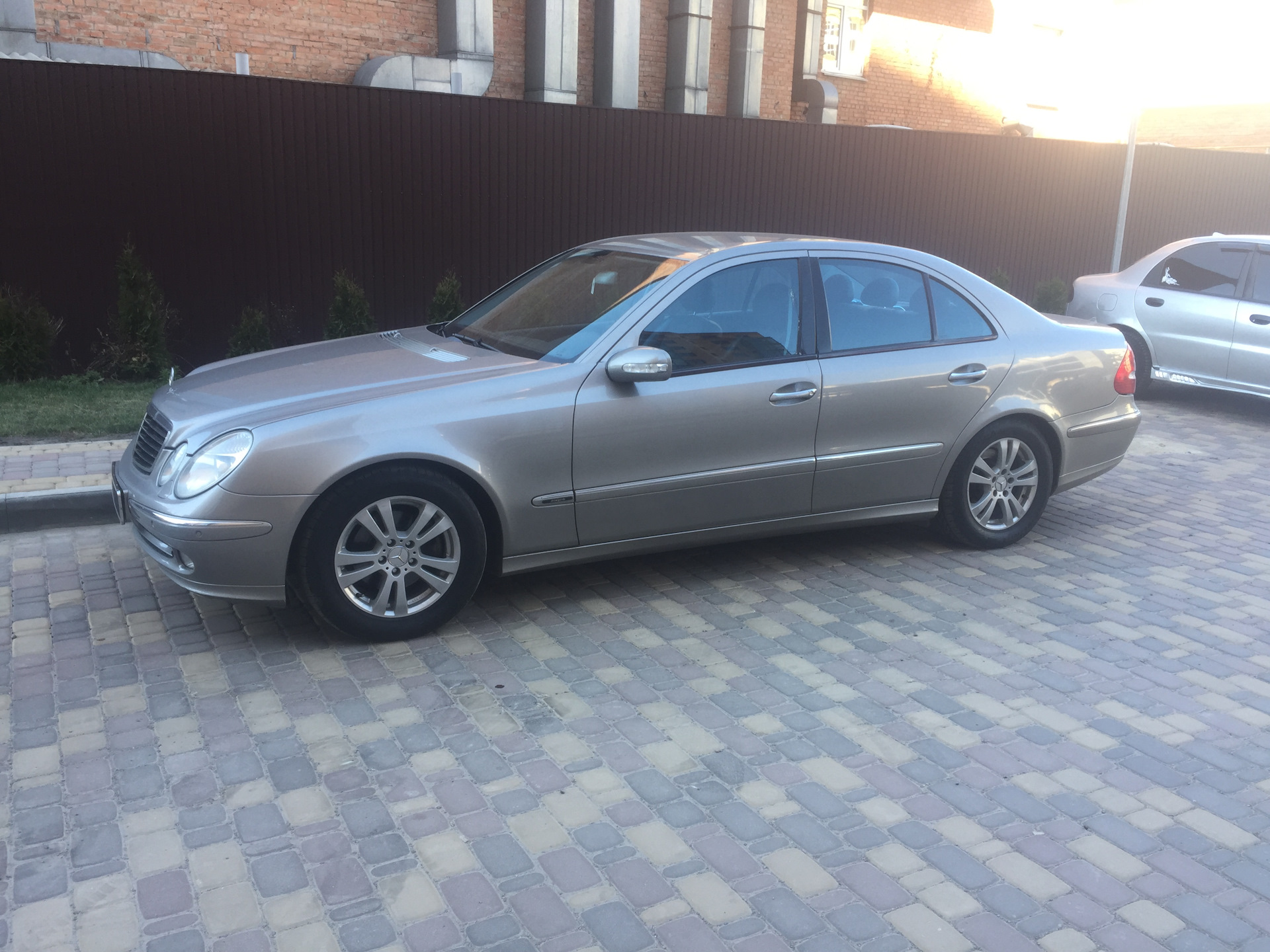Сменил диски на r16 — Mercedes-Benz E-Class (W211), 2,7 л, 2004 года | колёсные диски | DRIVE2