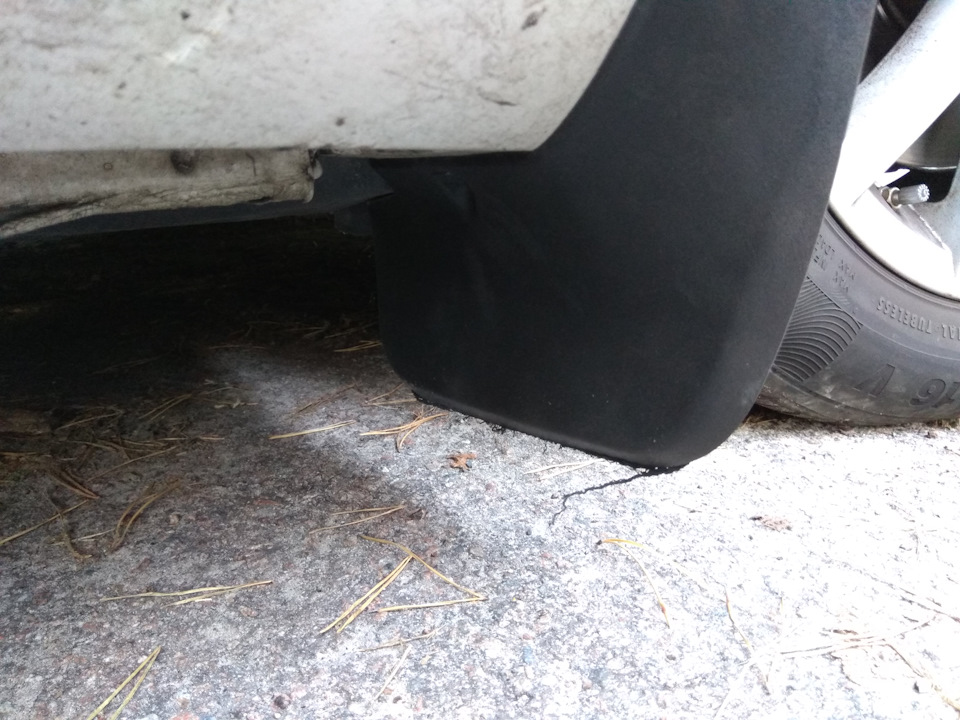 Передние брызговики, оригинал — Volkswagen Passat Variant (B7), 2 л ...