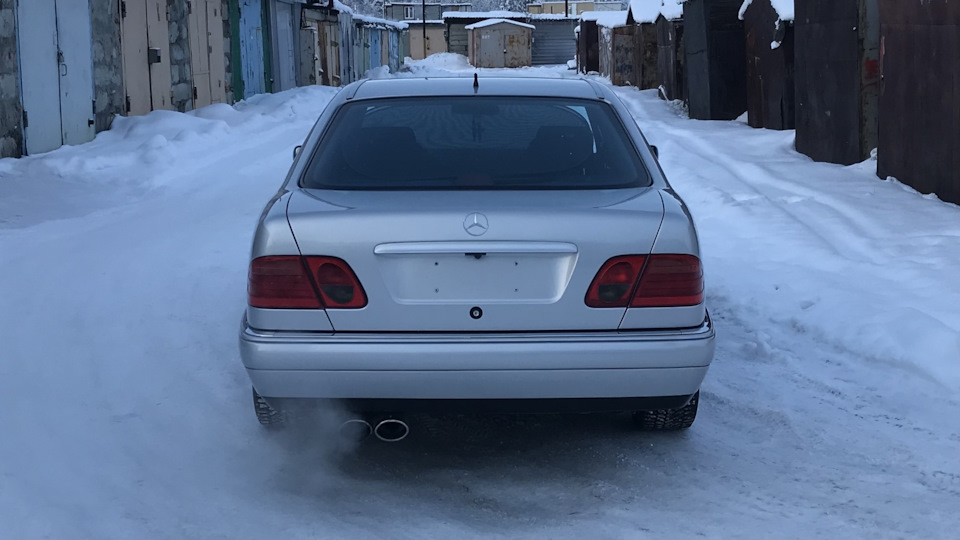 Mercedes-Benz E-class (W210) 2.4 бензиновый 1998 | Brilliant Silver ...
