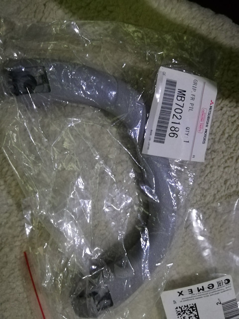 MB702186 Ручка внутренней отделки салона Mitsubishi | Запчасти на DRIVE2
