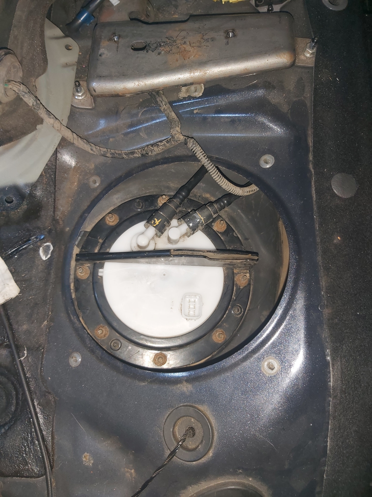 Замена бензонасоса и фильтров — Subaru Forester (SH), 2,5 л, 2008 года ...