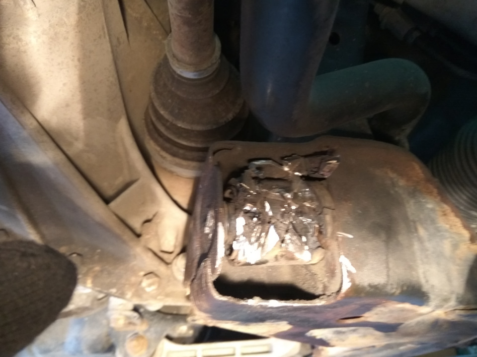 Замена переднего рычага — KIA Sportage (3G), 2 л, 2011 года | своими ...