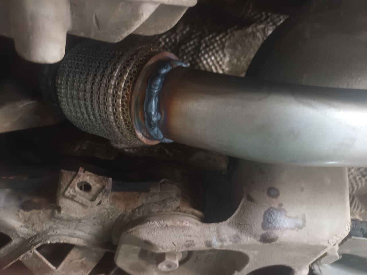 Замена приемной трубы, гофры глушителя и средней части глушителя — Audi ...