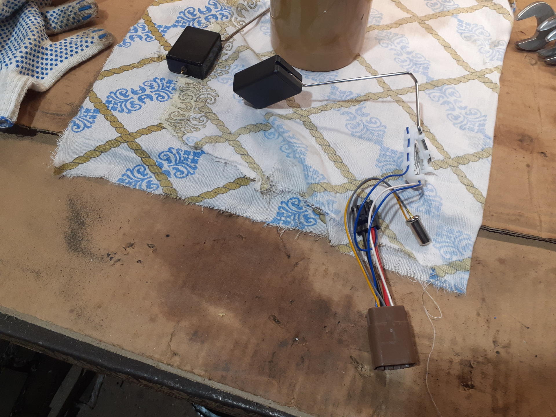 ☑ 104 # Замена датчика уровня топлива(ДУТ) — Chevrolet Lacetti SW, 1,6 ...