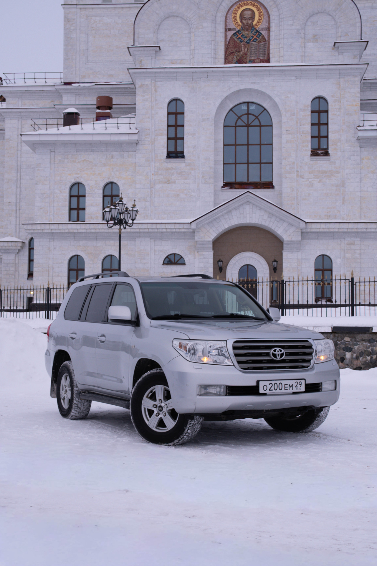 Проба Sony ZV-E10 — Toyota Land Cruiser 200, 4,7 л, 2025 года ...