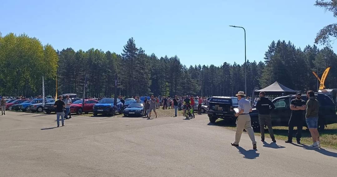 Youngtimer coffeetime — Audi 80 (B4), 2 л., 1992 года | встреча | DRIVE2