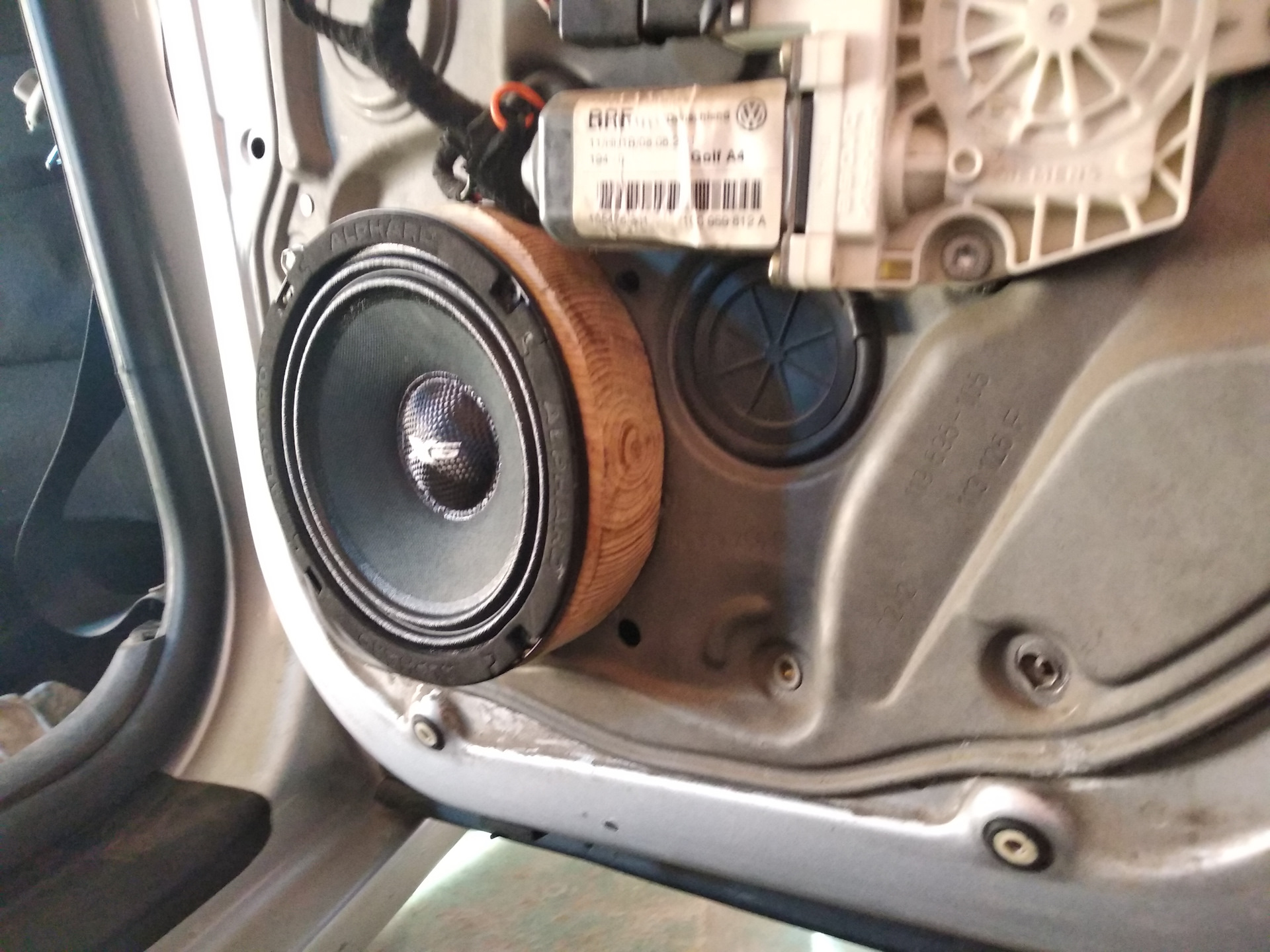 Alphard Hannibal X6C 8Ом — Volkswagen Golf Mk4, 1,9 л, 2001 года ...